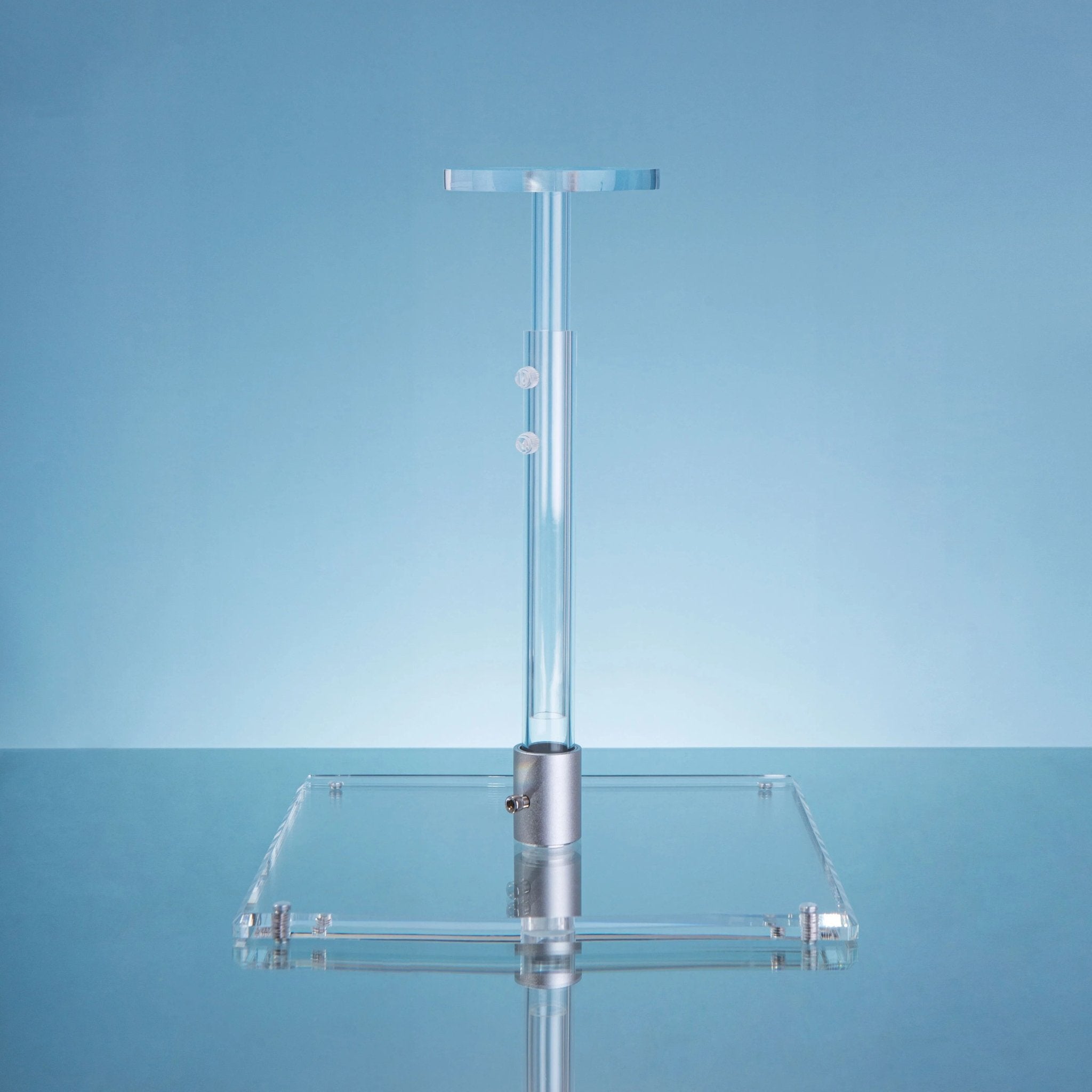 Arylic Helmet Display Stand – GeekReplicas