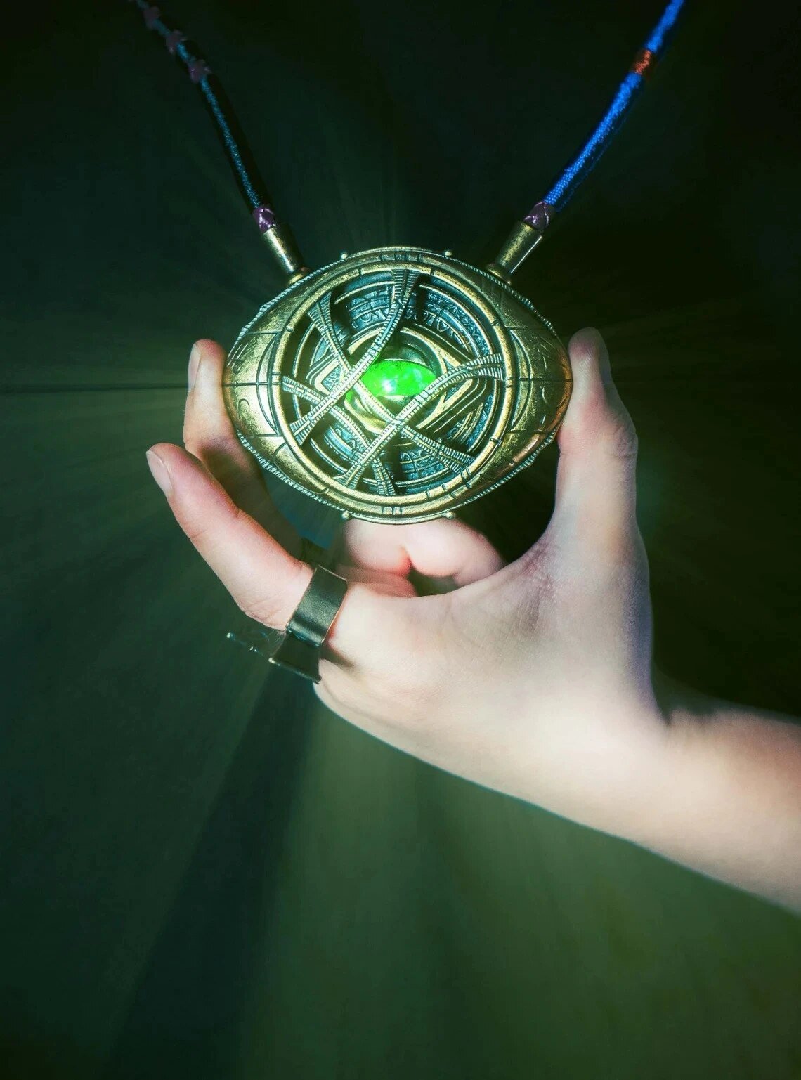HCMY Dr Strange Eye of Agamotto Matel Light-up Necklace – GeekReplicas